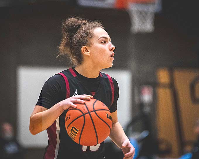 Timberwolves fire up basketball season with senior-less squad ...