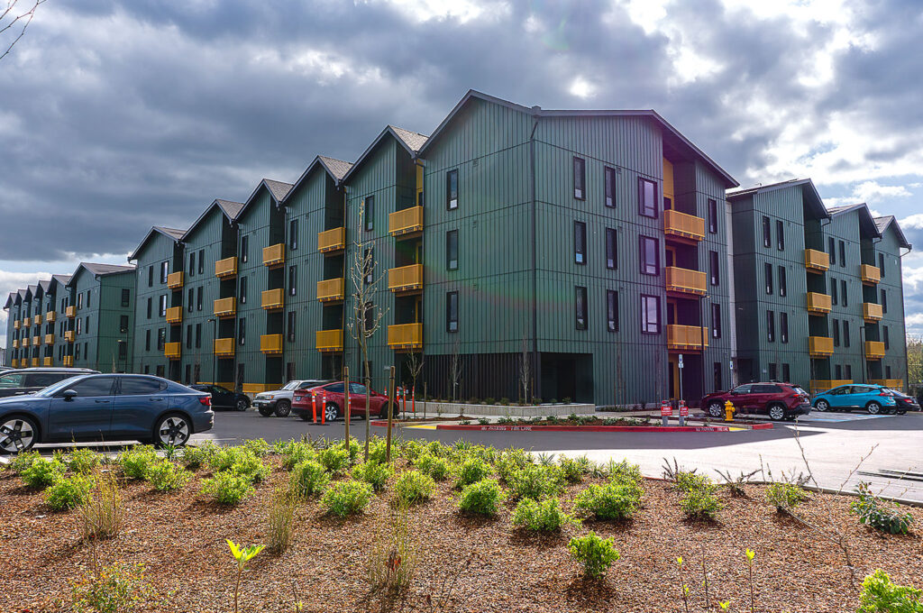Excited residents move in while Plambeck Gardens’ grand opening ...
